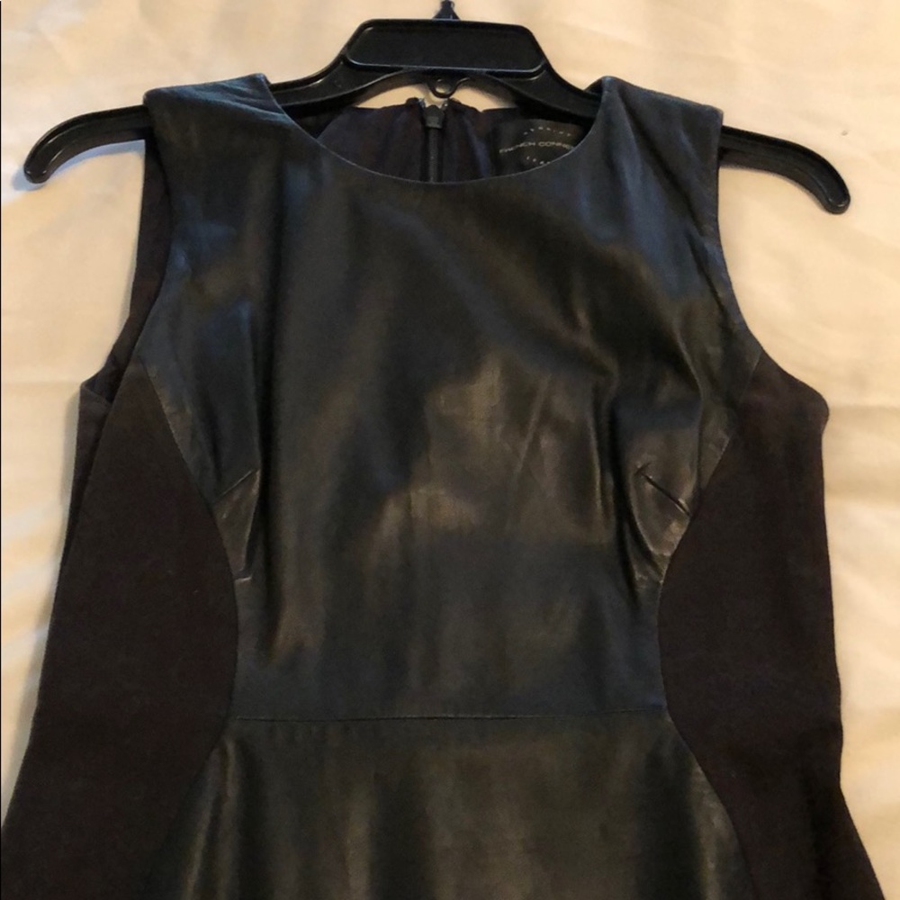 Leather Panel Lbd. Classic Look In Leather - Gem